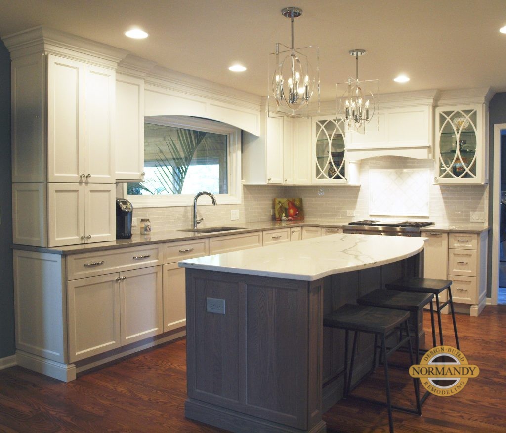 The Right Way to Incorporate an Island in your Kitchen Remodel