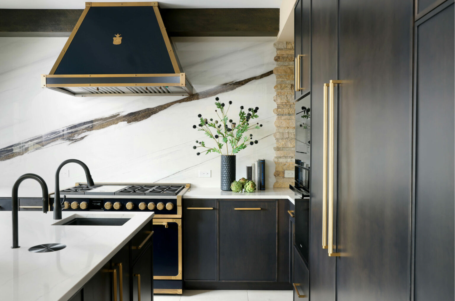 How to Pick a Kitchen Range Hood